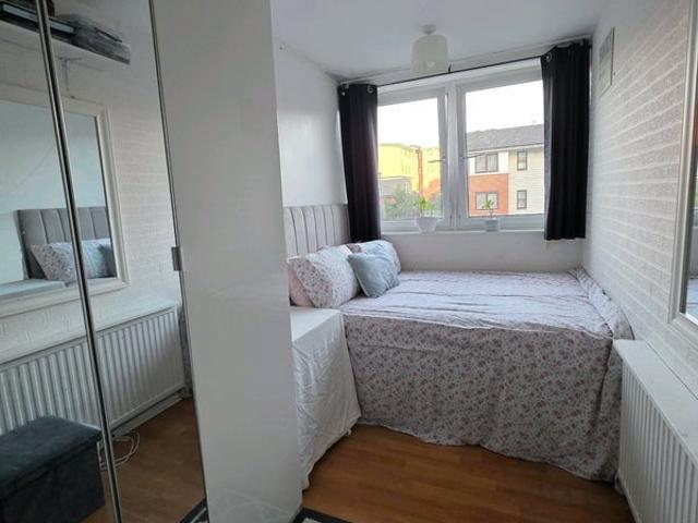 Room at St Helena Road, Greater London