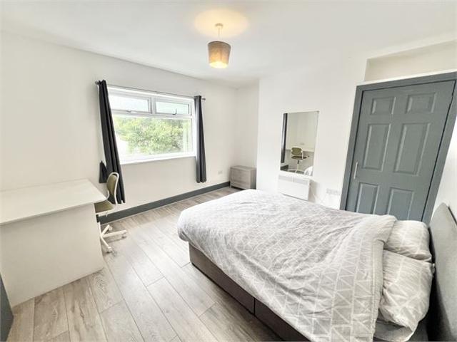 Room at St. Helens Avenue, Swansea