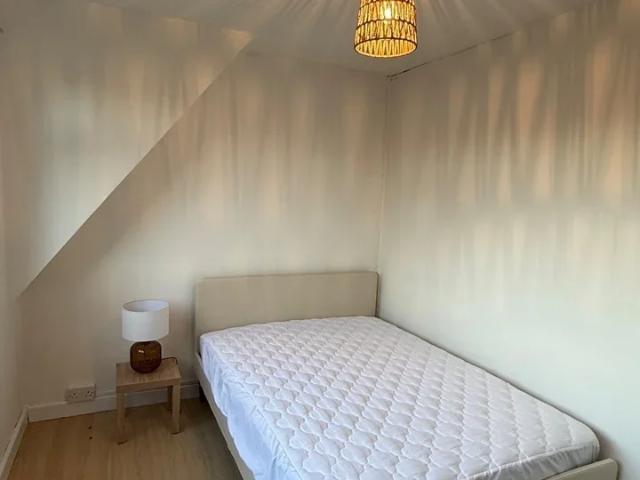 Room at St Helen's Court, Epping Forest