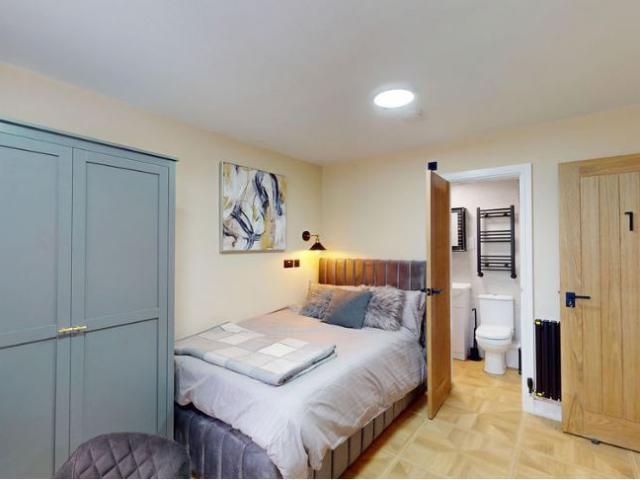 Room at St Helen's Road, Royal Leamington Spa