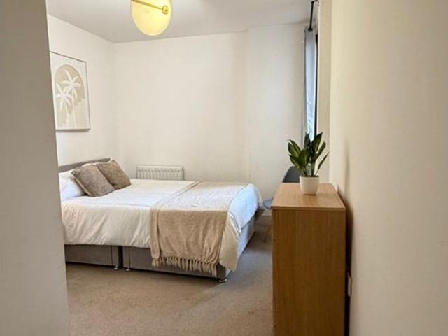 Room at St Ives Place, Greater London