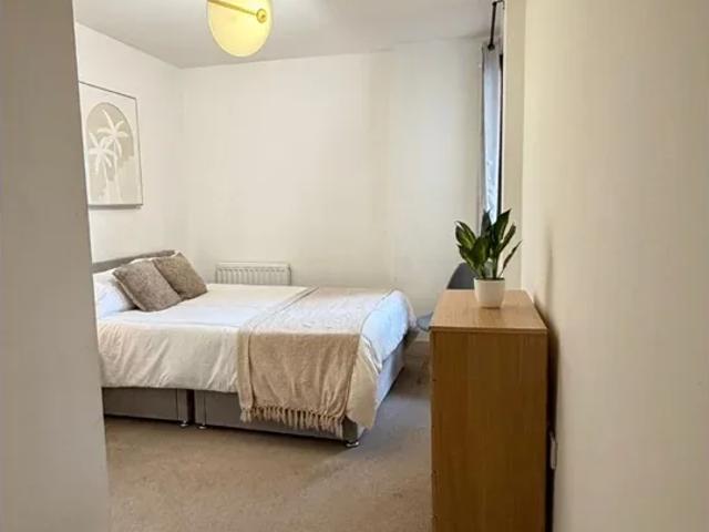 Room at St Ives Place, Greater London