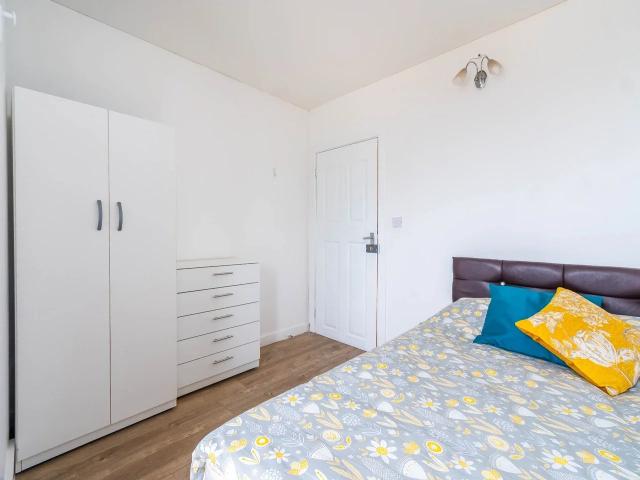 Room at St Ives Place, Greater London