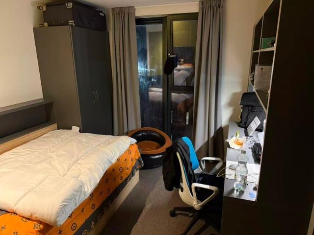 Room at St James Road, Glasgow