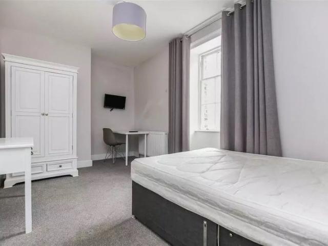 Room at St James Street, Newcastle upon Tyne
