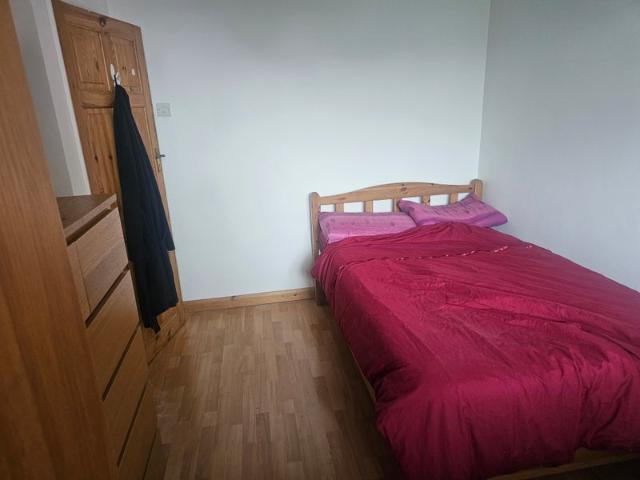 Room at St. James's Avenue, Greater London