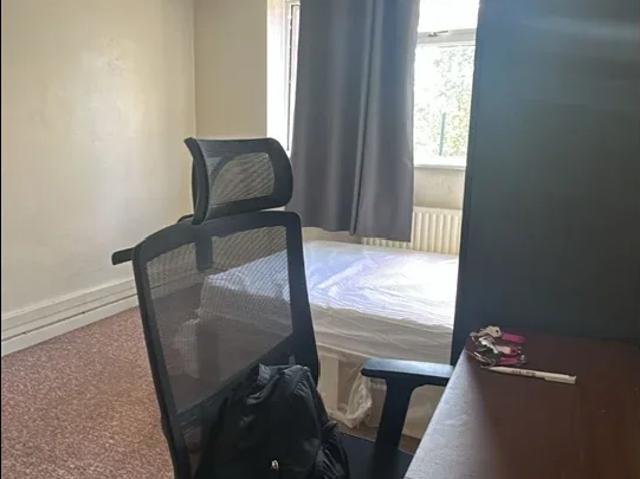 Room at St James's Crescent, Greater London
