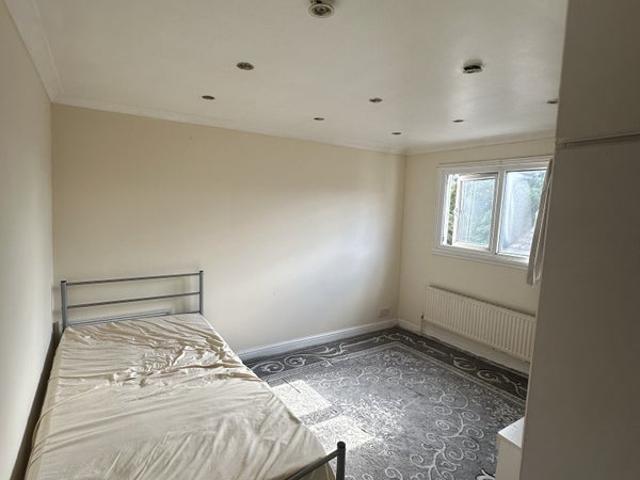 Room at St James's Road, Greater London