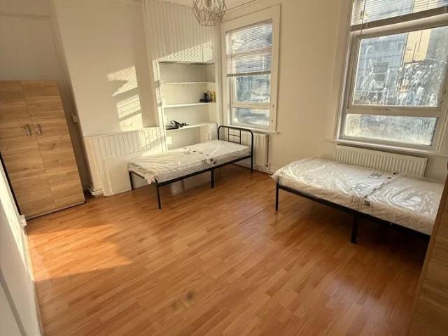 Room at St James's Street, Greater London
