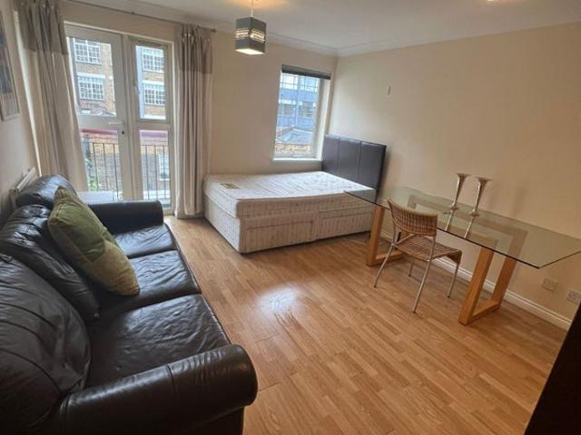 Room at St. John Street, Greater London