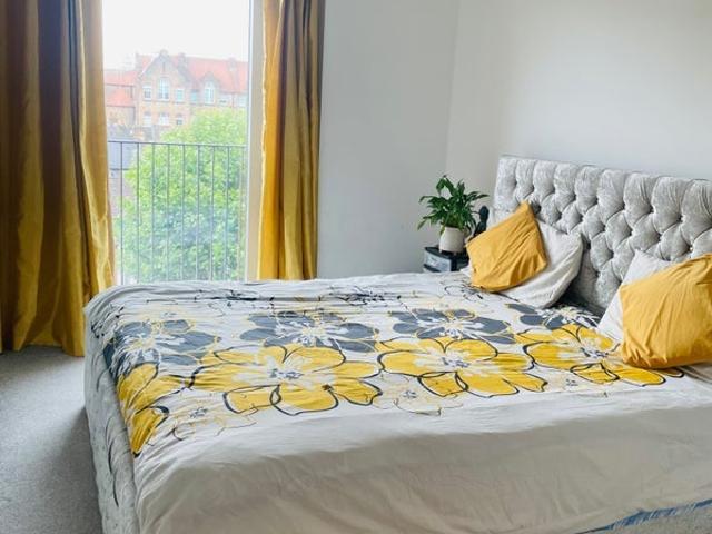 Room at St. John's Road, Greater London