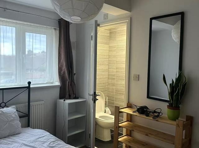 Room at St John's Road, Greater London