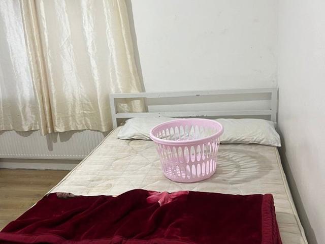 Room at St John's Road, Greater London