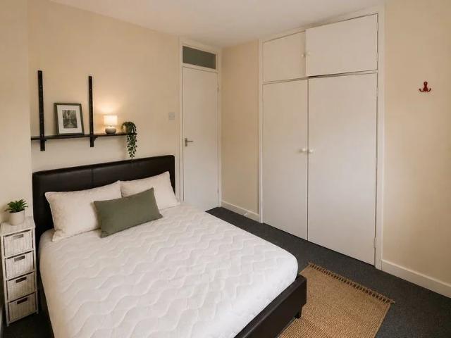 Room at St. John's Road, Greater London