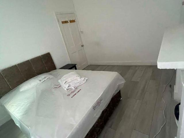 Room at St. John's Road, Greater London