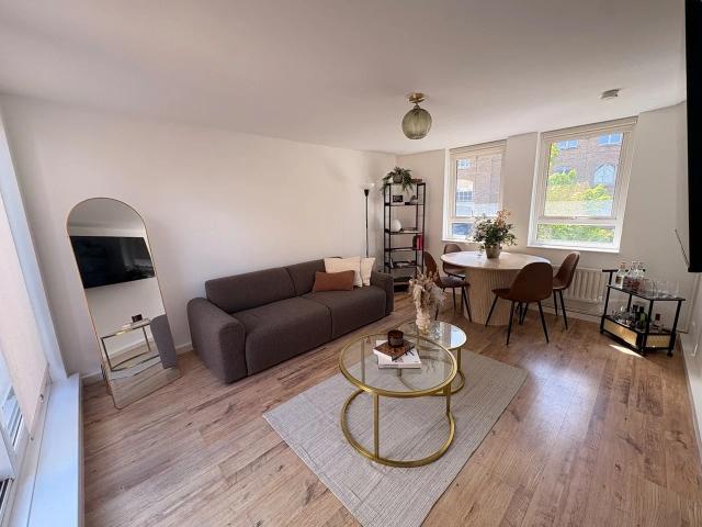 Room at St. Katharine's Way, Greater London