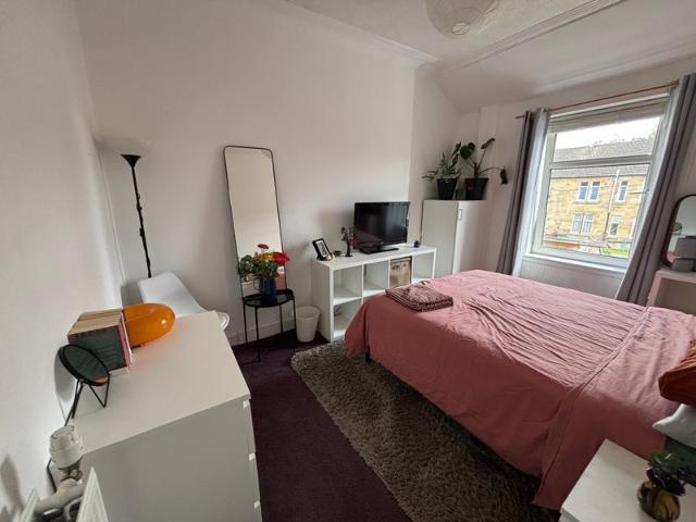 Room at St Kenneth Drive, Glasgow