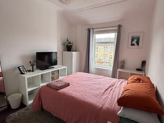Room at St Kenneth Drive, Glasgow