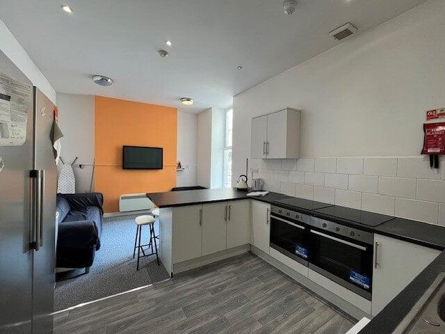 Room at St Lawrence Road, Plymouth