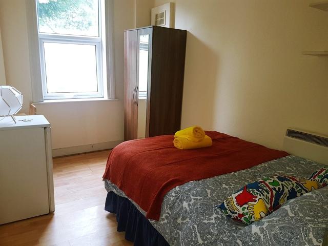 Room at St. Pauls Avenue, Greater London