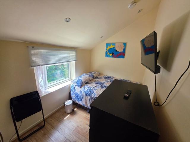 Room at St. Pauls Avenue, Greater London
