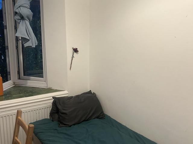 Room at St. Pauls Avenue, Greater London