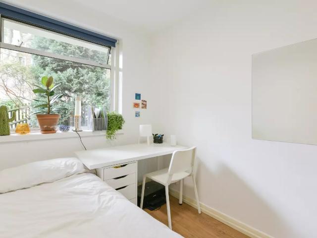 Room at St. Paul's Road, Greater London