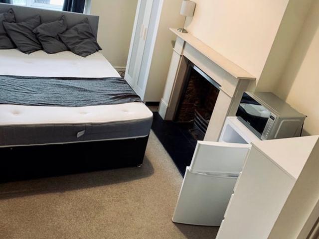Room at St Peter's Street, Greater London