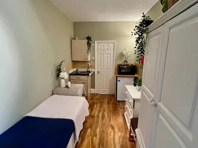 Room at St Stephen's Gardens, City of Westminster