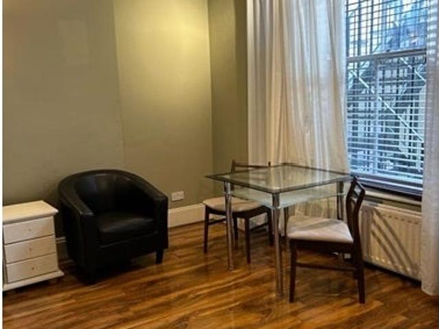 Room at St Stephen's Gardens, London