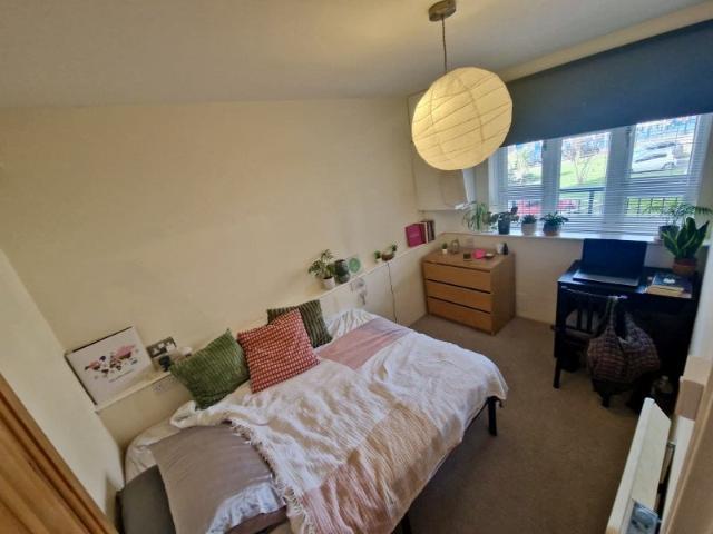 Room at St. Thomas' Road, Greater London