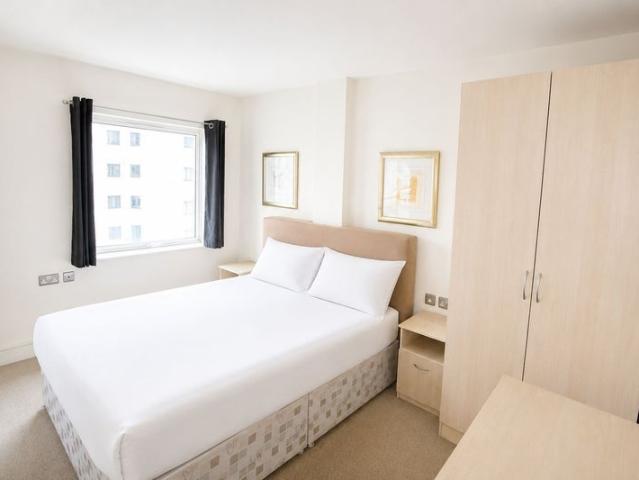 Room at St. Thomas Street, Greater London
