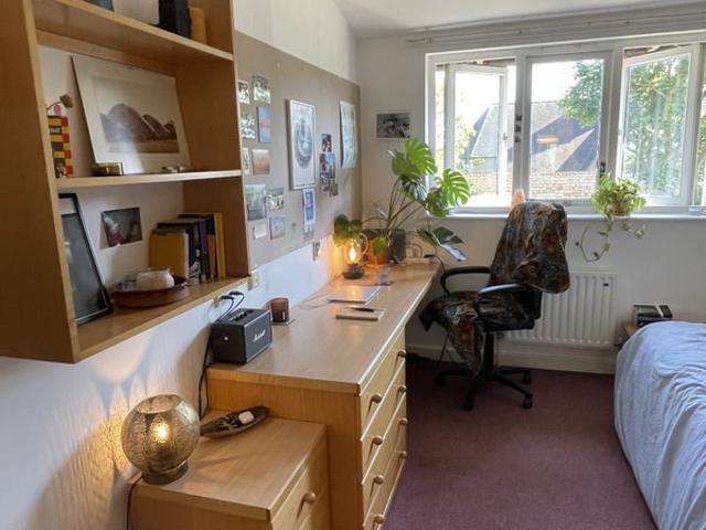 Room at St Thomas's Square, Greater London