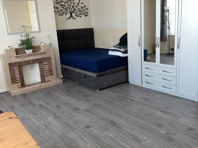Room at Stamford Hill, Greater London