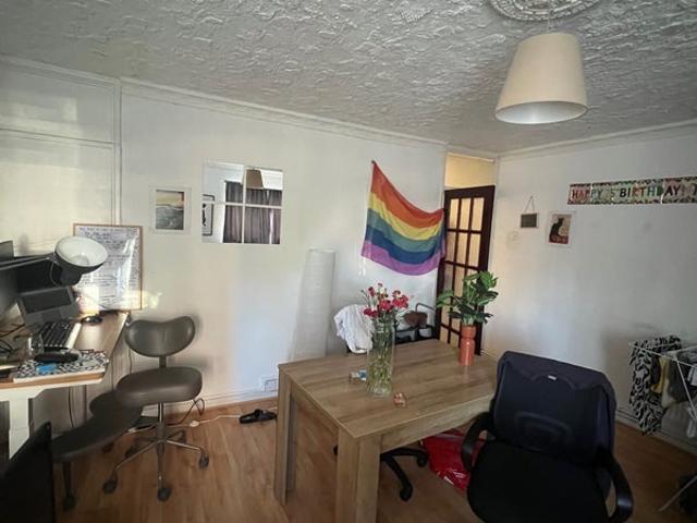 Room at Stanway Street, Greater London