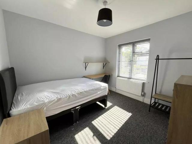 Room at Stanbury Avenue, Bristol