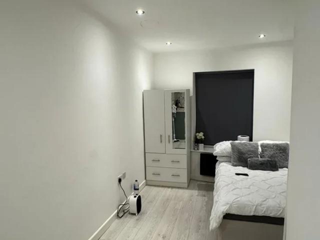 Room at Stanford Road, Greater London