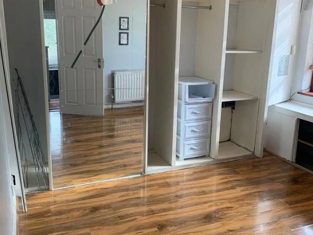 Room at Stanley Avenue, Greater London