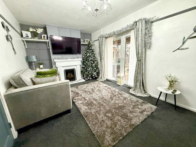 Room at Stanley Avenue, London