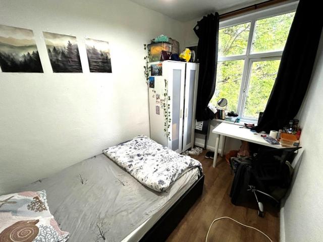 Room at Stanmore Hill, Leeds