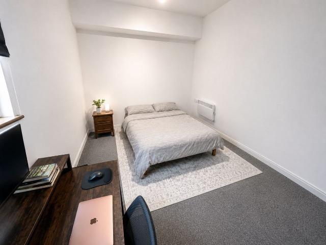 Room at Stackpool Road, Bristol