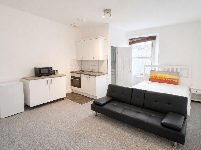 Room at Stackpool Road, Bristol