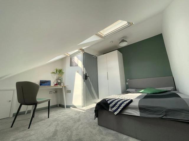 Room at Stafford Road, Greater London