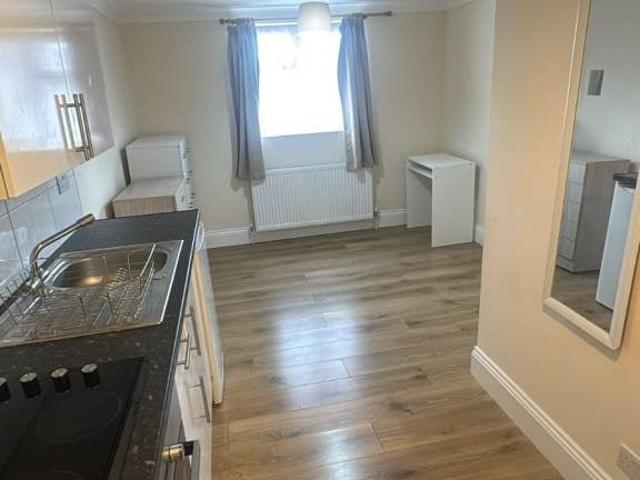 Room at Stag Lane, Greater London