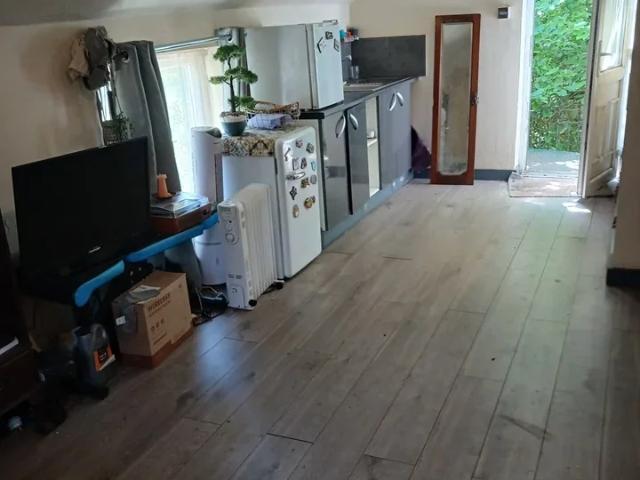Room at Staines Road, Hythe End
