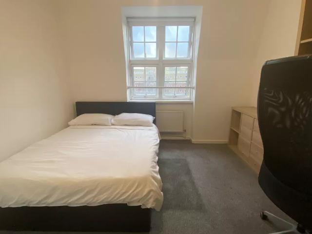 Room at Staple Street, Greater London