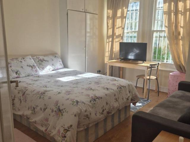 Room at Star Road, Greater London