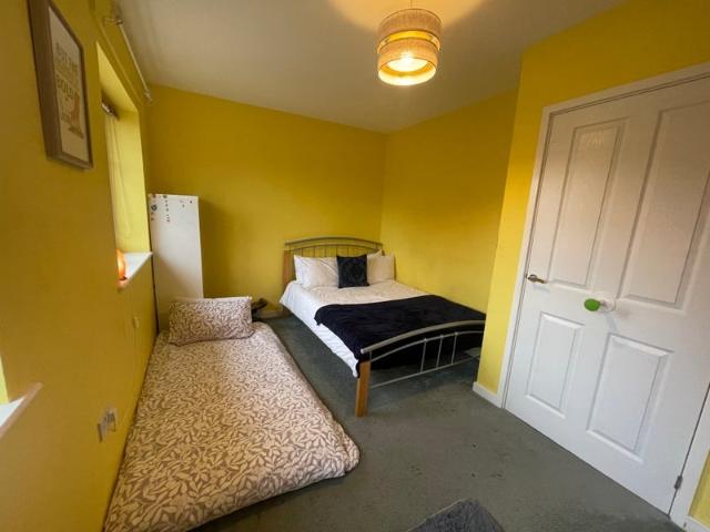 Room at Starling Crescent, Slough