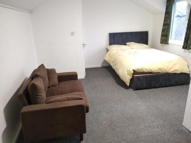 Room at Starling Walk, Greater London