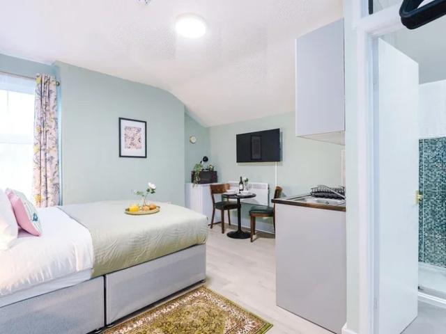 Room at Station Approach, Royal Leamington Spa